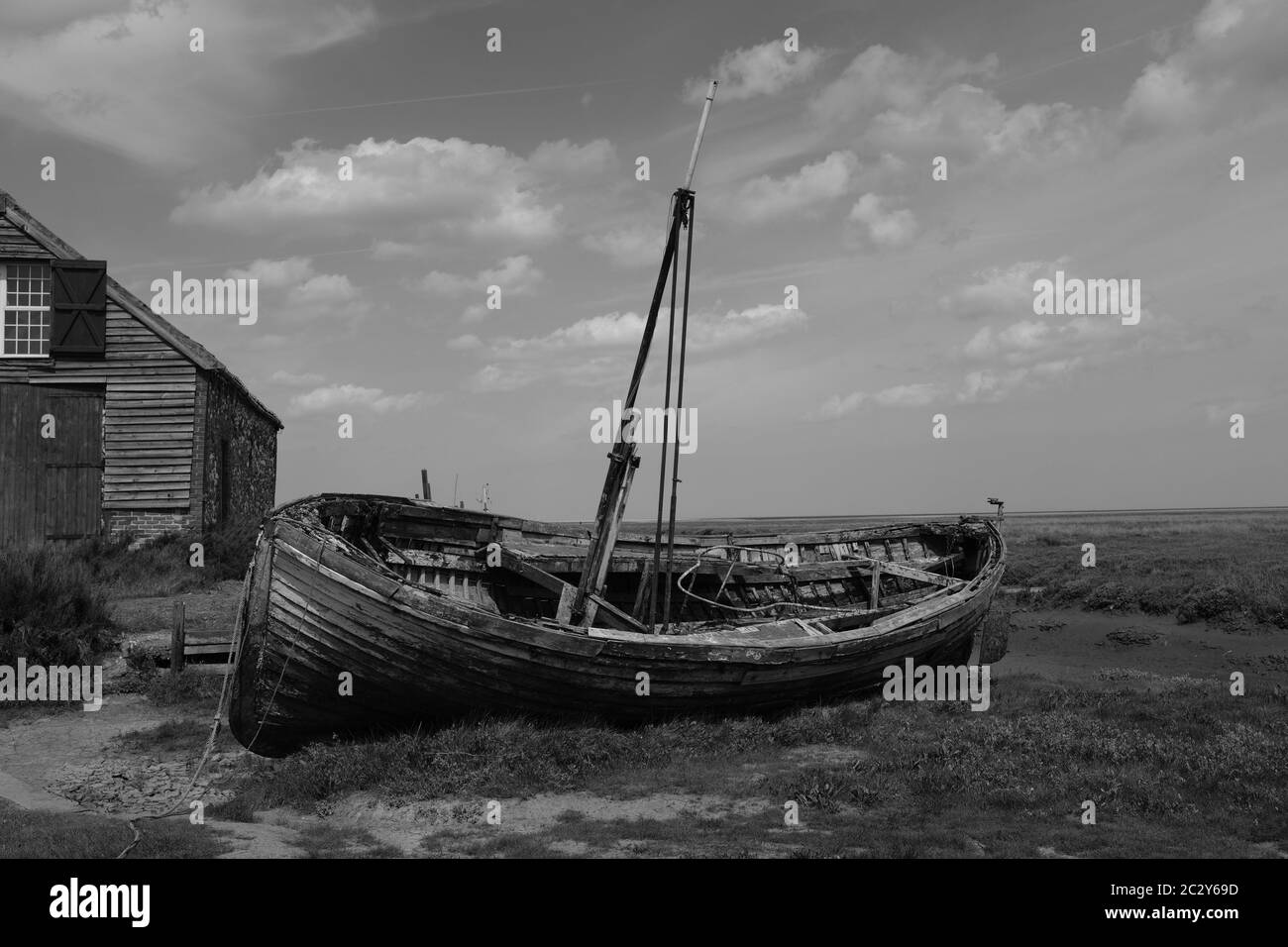 Barca nera di legno immagini e fotografie stock ad alta risoluzione - Alamy