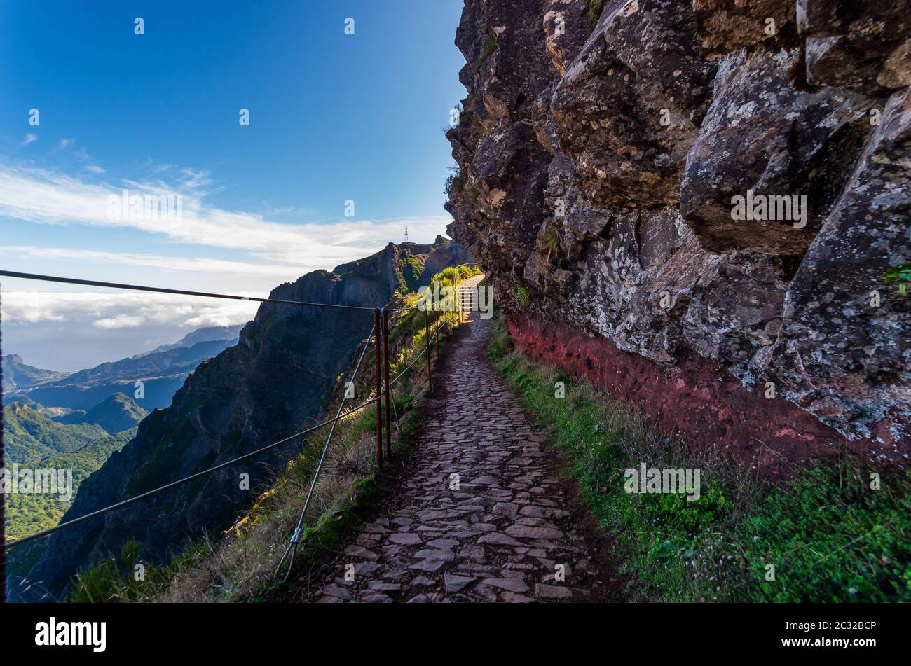 Sentiero escursionistico il passaggio dalla montagna Pico Arieiro a ...