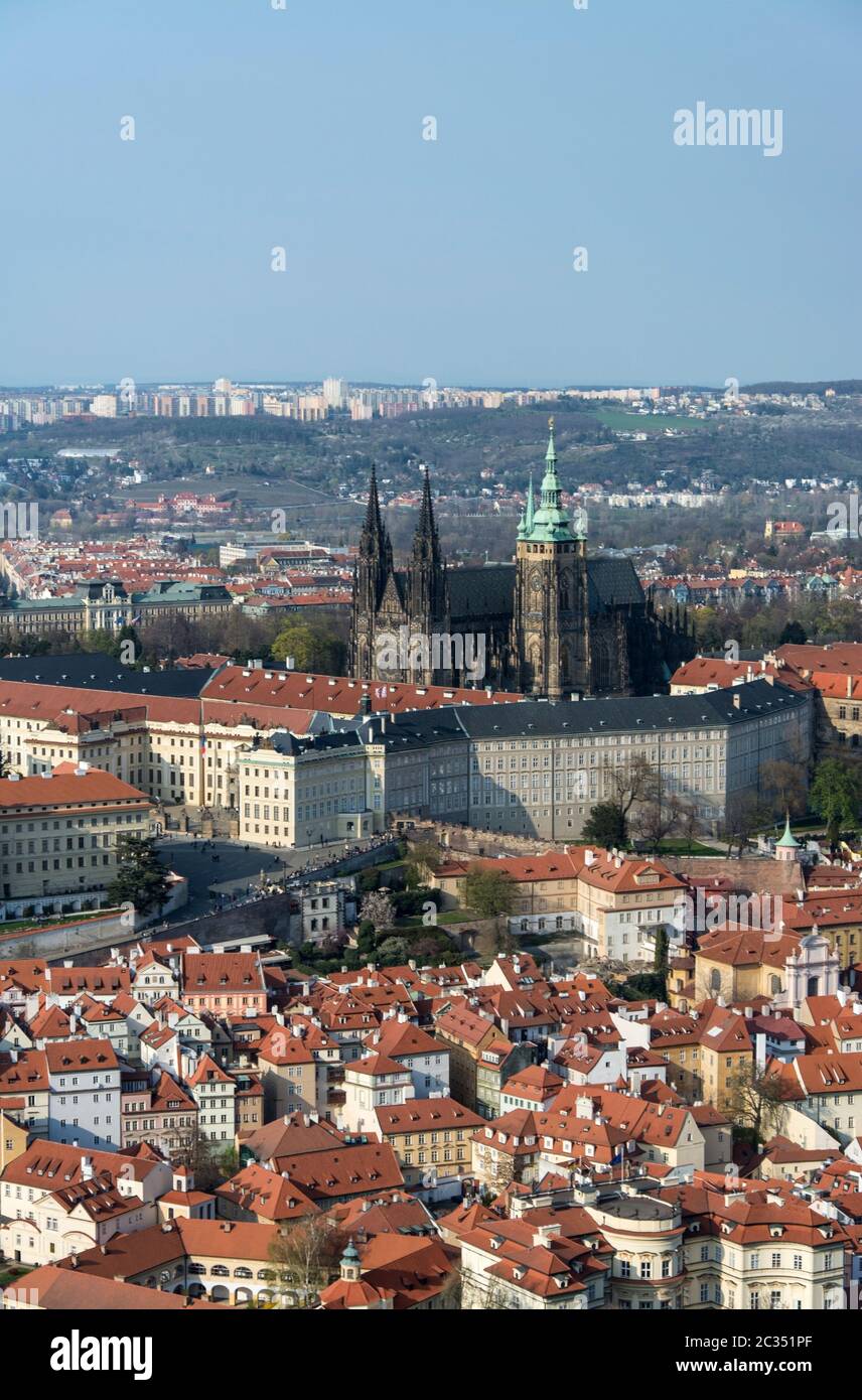 Praga è la capitale e la città più grande della Repubblica ceca, della ...