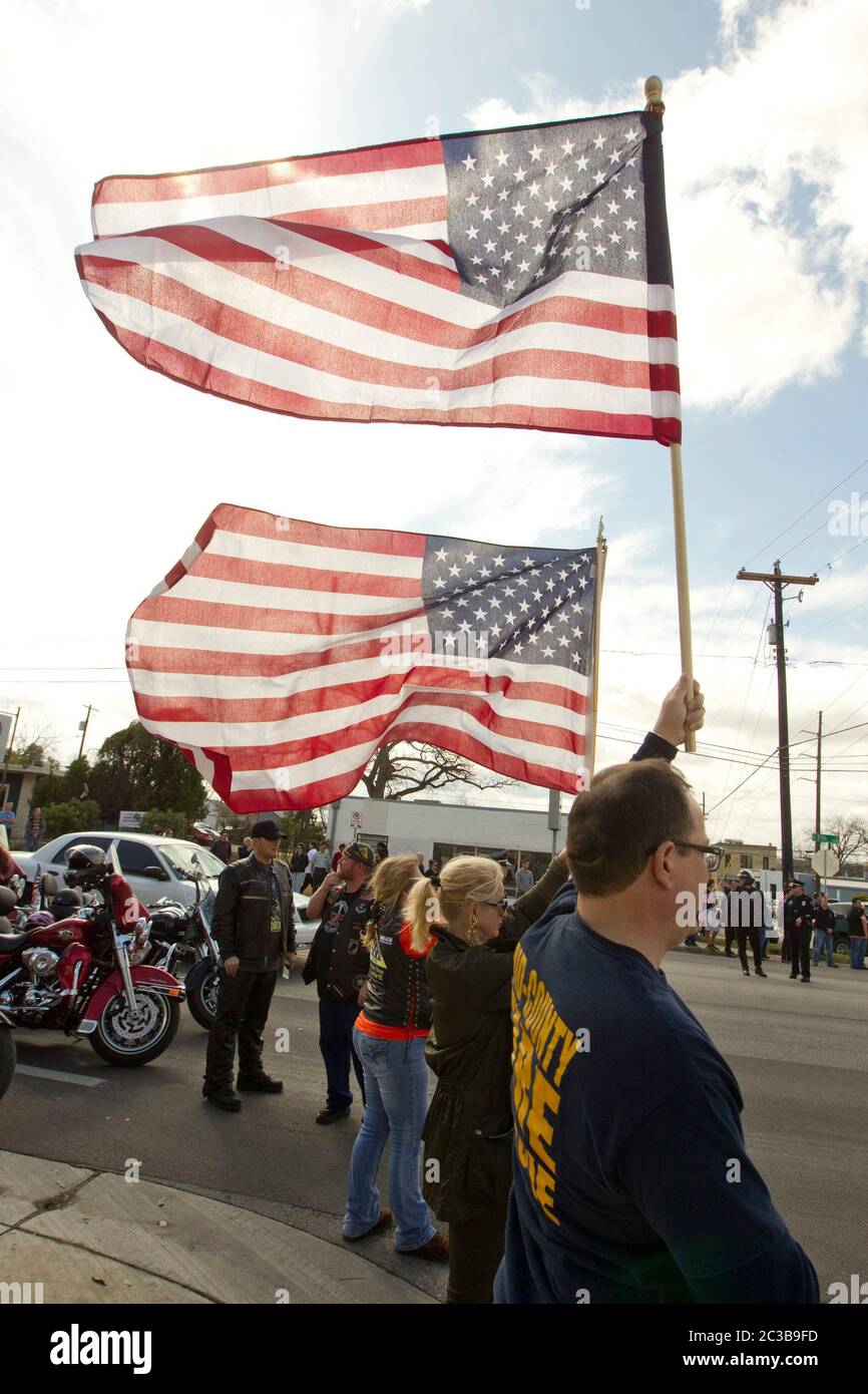 Austin Texas USA, 12 febbraio 2013: I pianti costeggiano la strada per ...