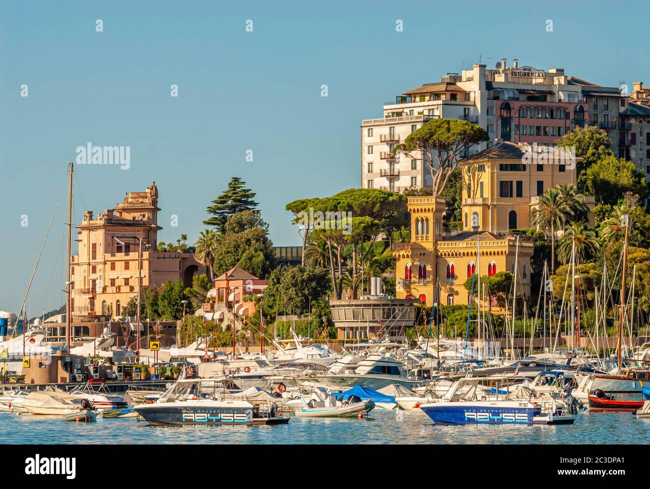 Rapallo beach immagini e fotografie stock ad alta risoluzione - Alamy