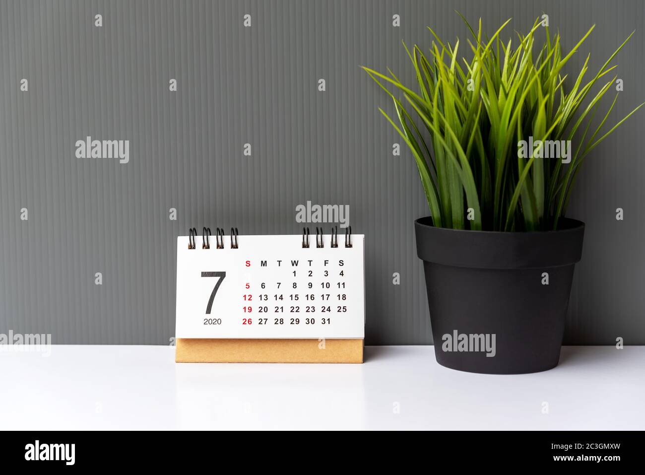 Simple 2020 year calendar week immagini e fotografie stock ad alta ...