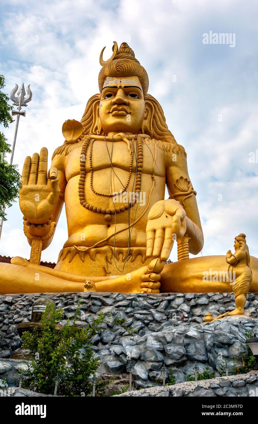 Statue of shiva at koneswaram hindu temple immagini e fotografie stock ...