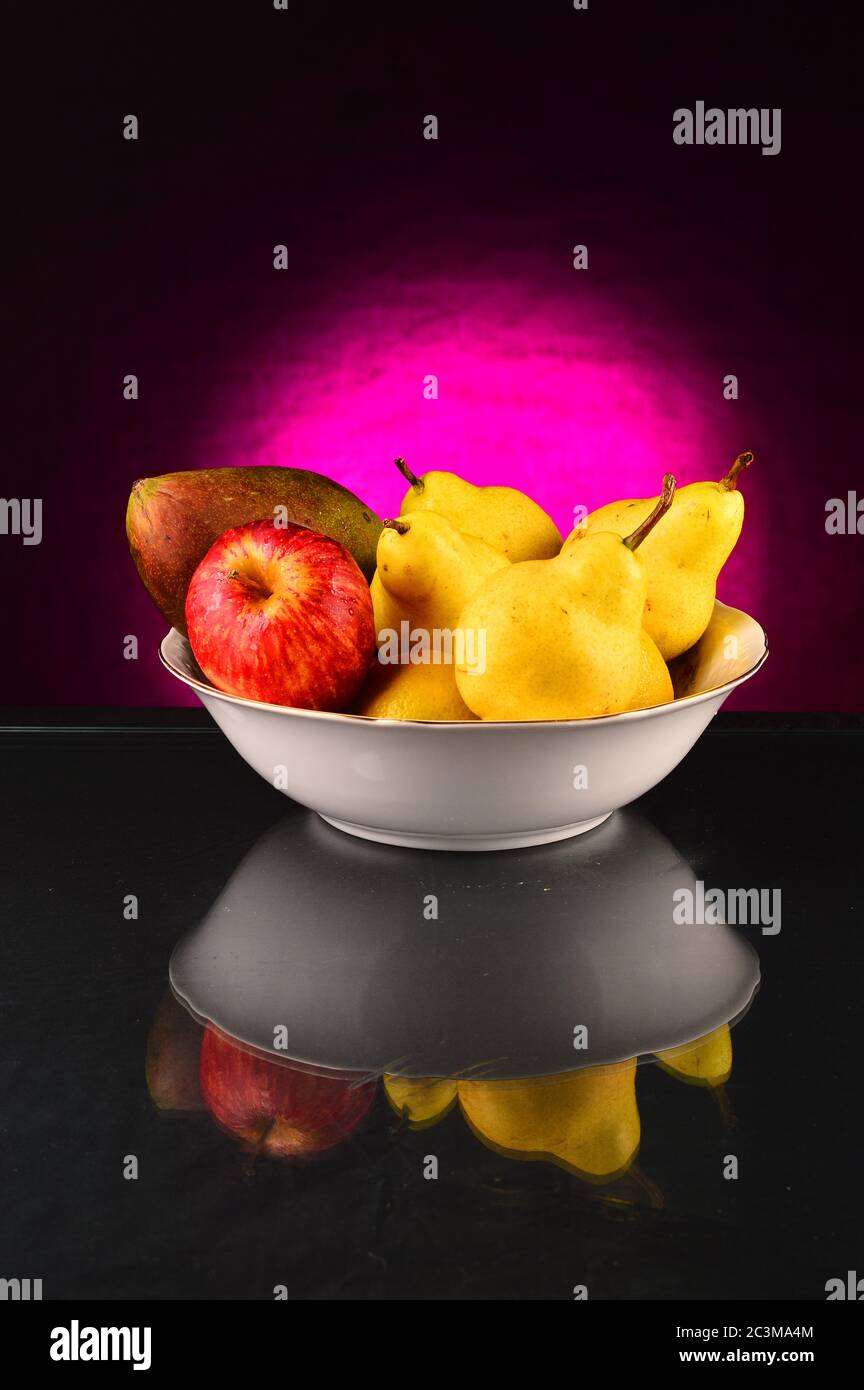 Cesto di frutta mista immagini e fotografie stock ad alta risoluzione ...