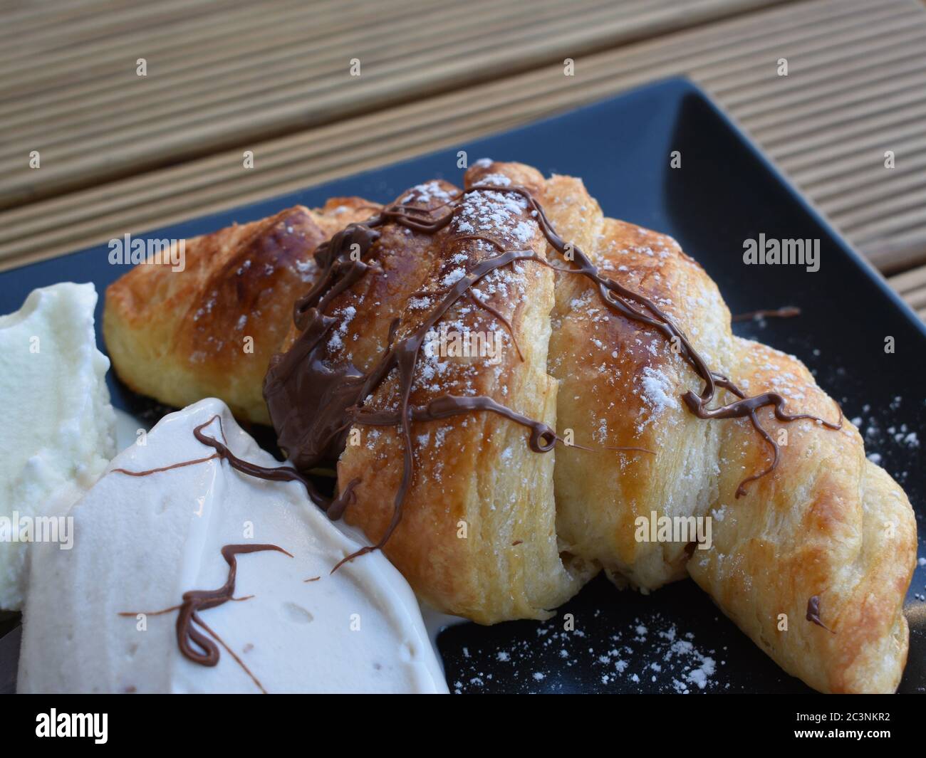 Cornetto ice cream immagini e fotografie stock ad alta risoluzione - Alamy