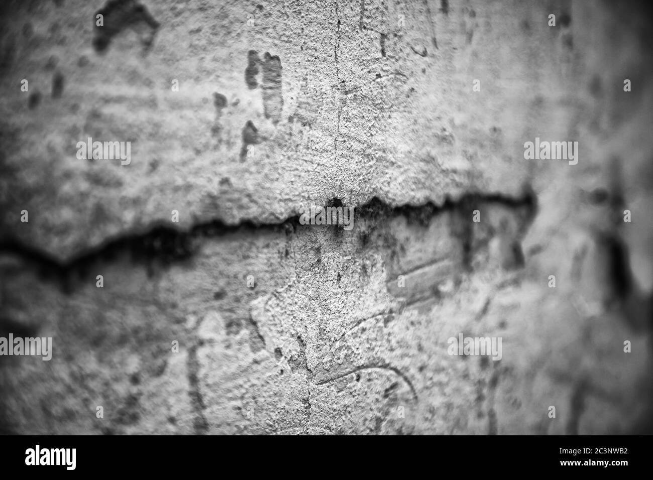 Muro sporco con rotto Foto e Immagini Stock in Bianco e Nero - Alamy
