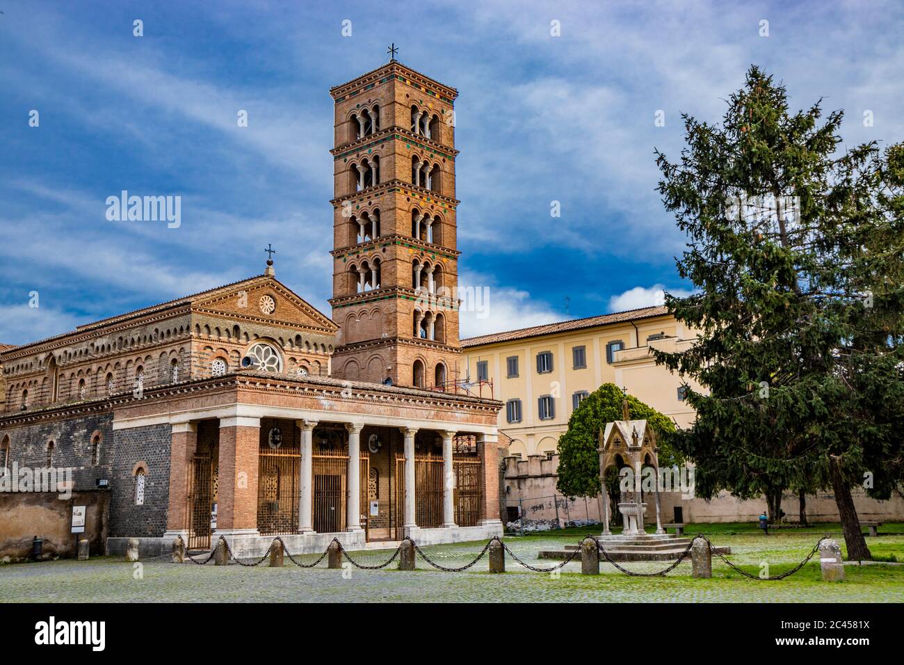 Basilica Roma Campanile Immagini e Fotos Stock - Alamy