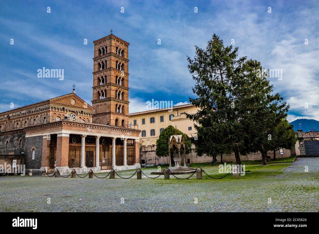 Basilica Roma Campanile Immagini e Fotos Stock - Alamy