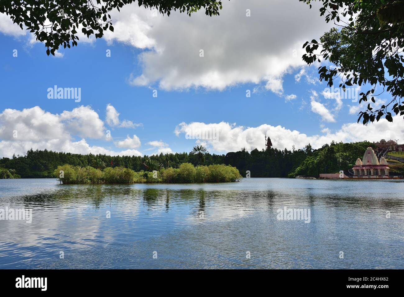 Lago Grand Bassin e templi indù a Mauritius. Il Grand Bassin è un lago ...