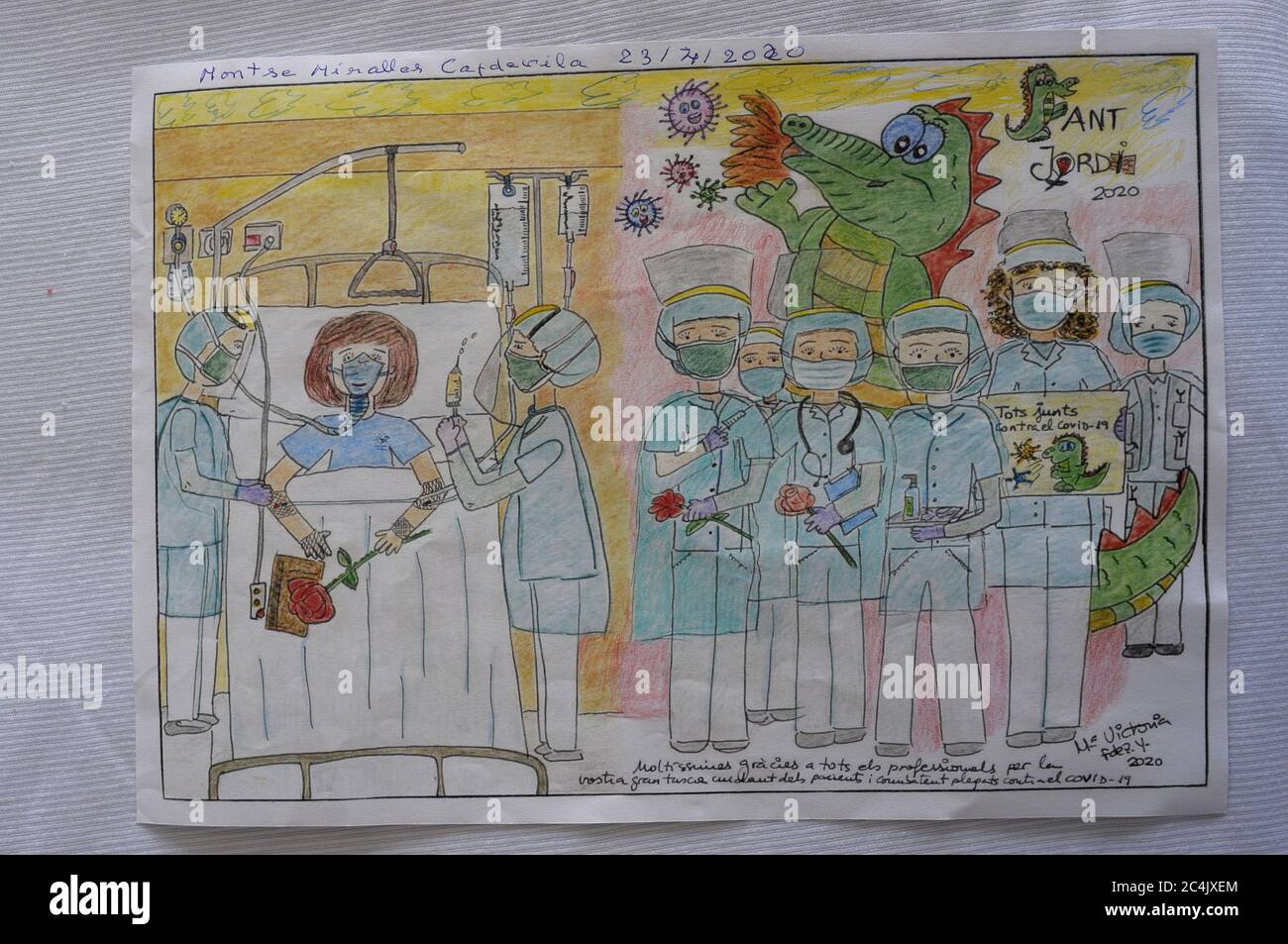 Disegno di una persona malata Covid19 colorata in matita da un altro ...