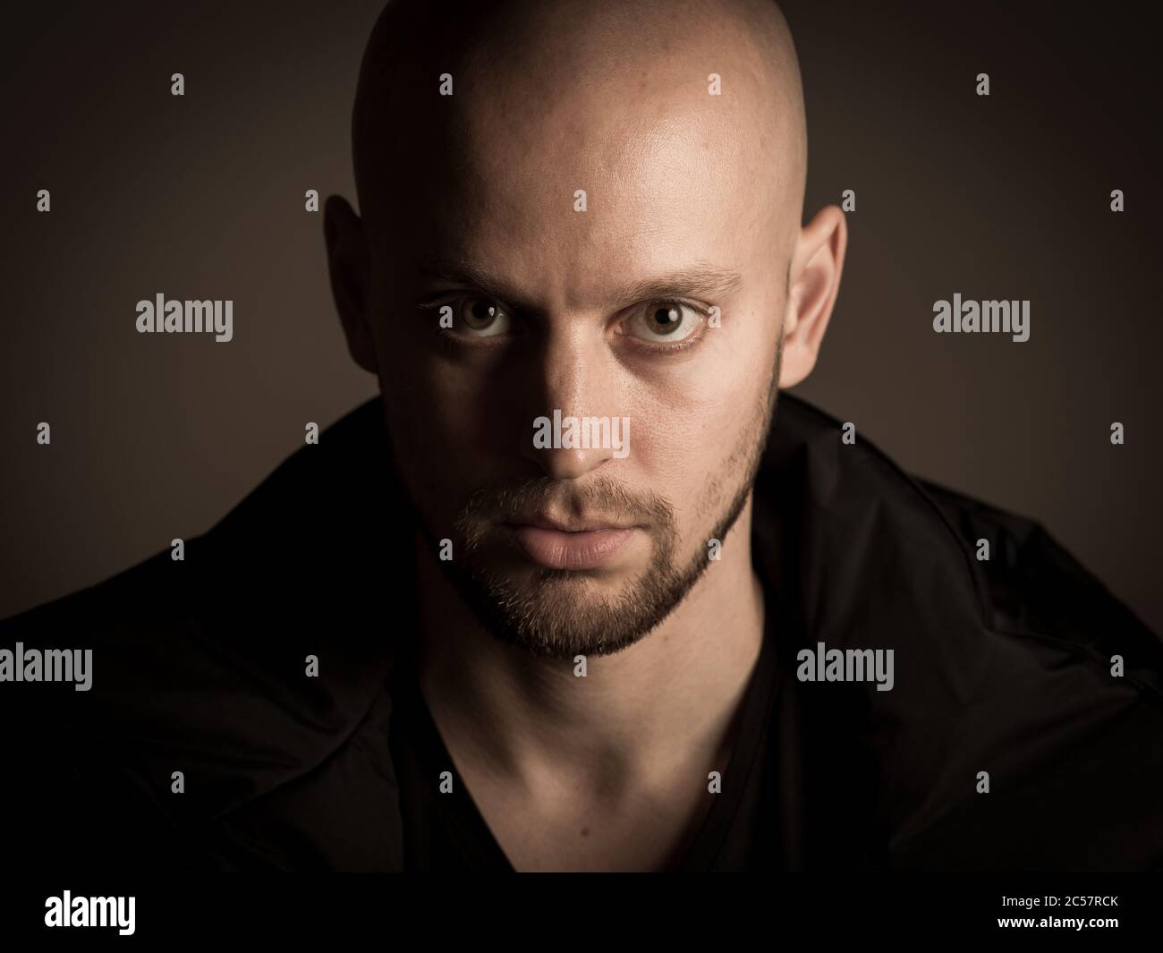 Skinhead maschile immagini e fotografie stock ad alta risoluzione - Alamy