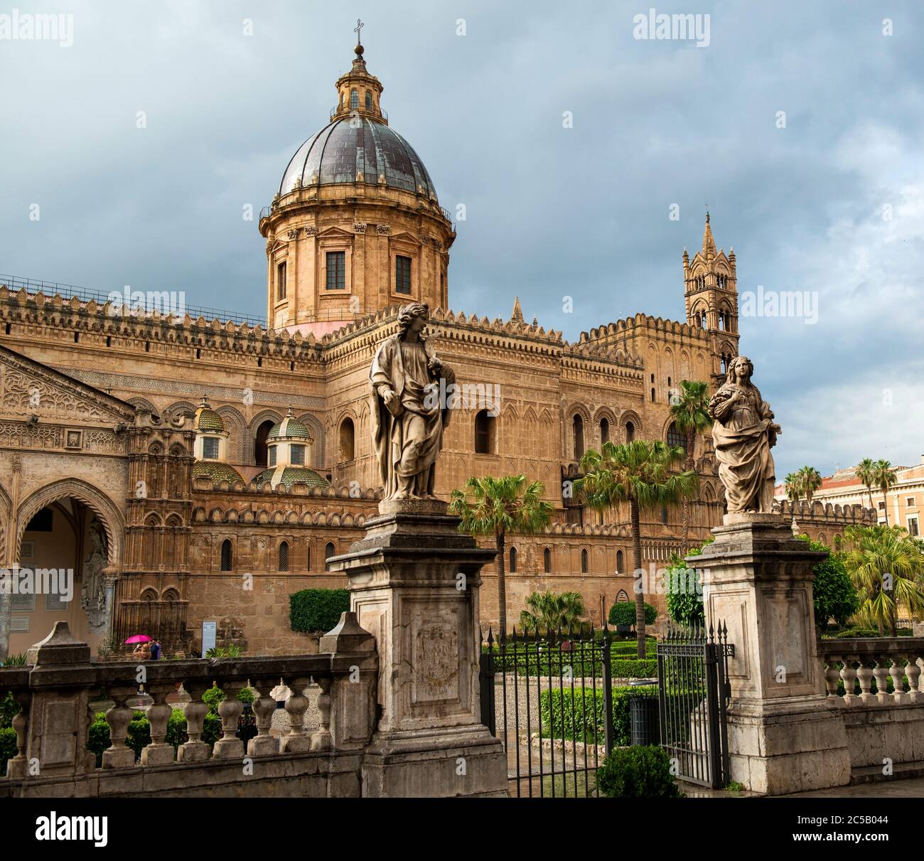 La Cattedrale di Palermo è uno dei monumenti architettonici più ...