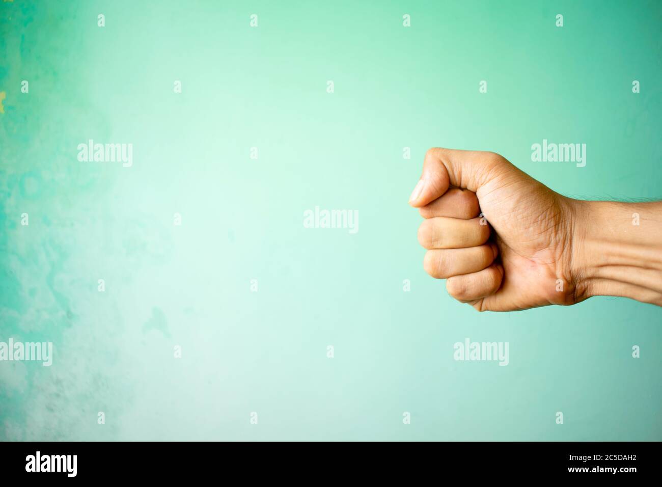 Pugno verde immagini e fotografie stock ad alta risoluzione - Alamy