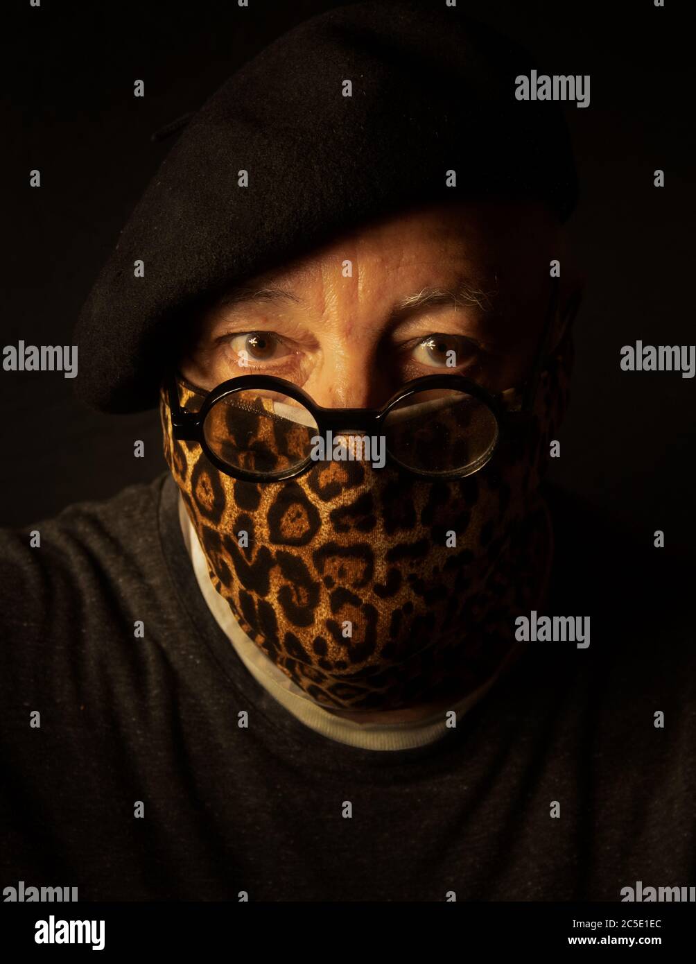 Persona in occhiali scuri immagini e fotografie stock ad alta ...