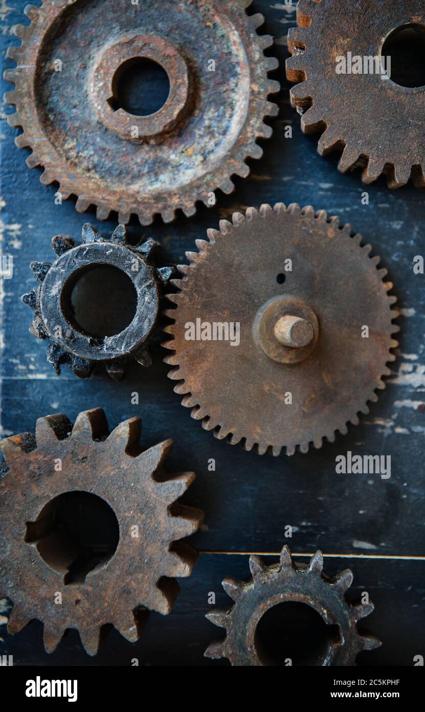 Ingranaggi e parti metalliche immagini e fotografie stock ad alta ...