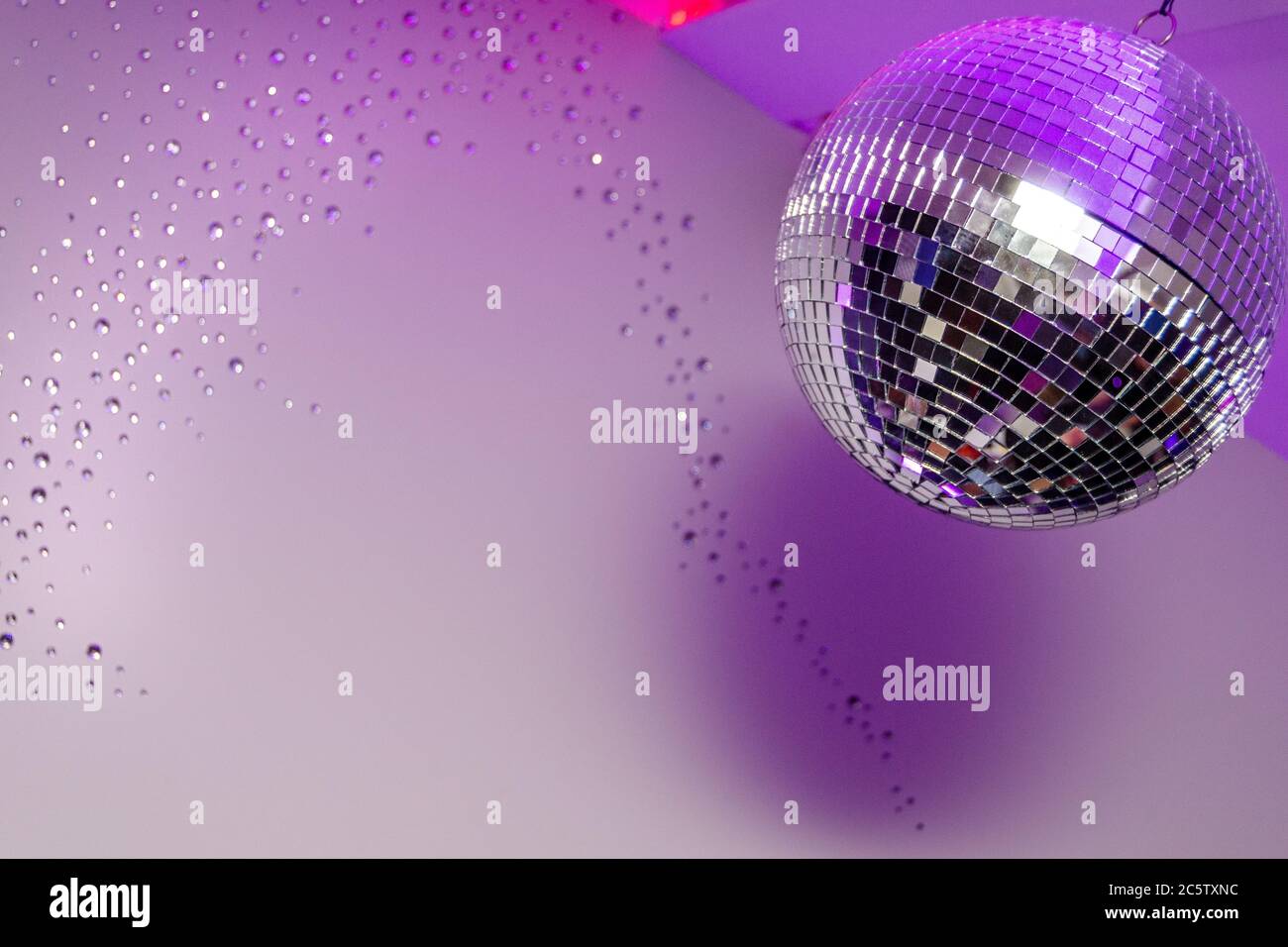 Discoteca palla immagini e fotografie stock ad alta risoluzione - Alamy