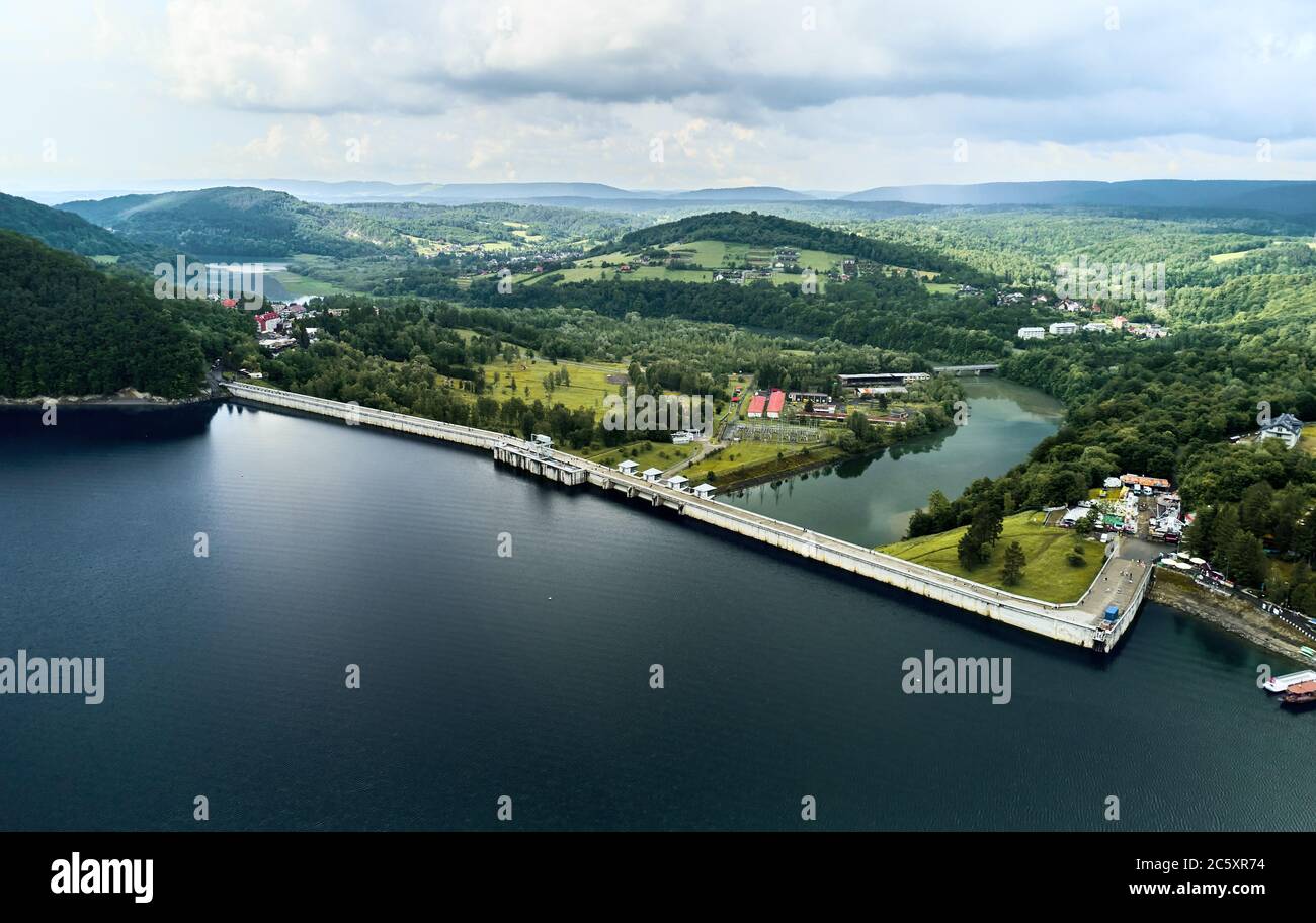 La diga di Solina - la più grande diga della Polonia situata sul lago ...