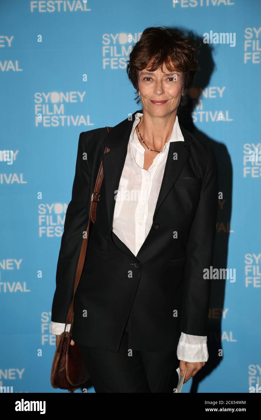Rachel Ward arriva sul tappeto rosso per la prima australiana dell ...