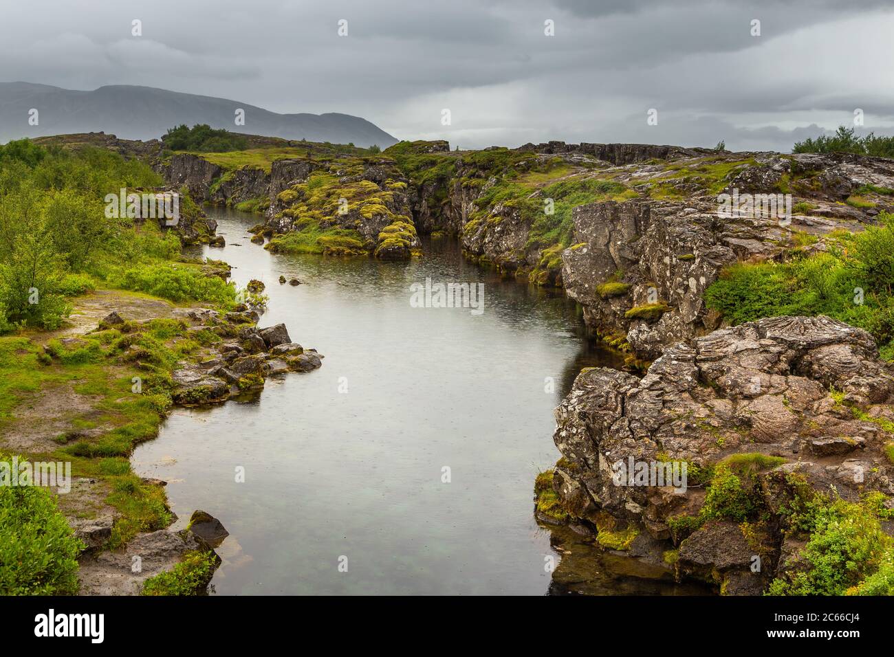Vista del Thingvallavatn, il più grande lago naturale in Islanda nel ...