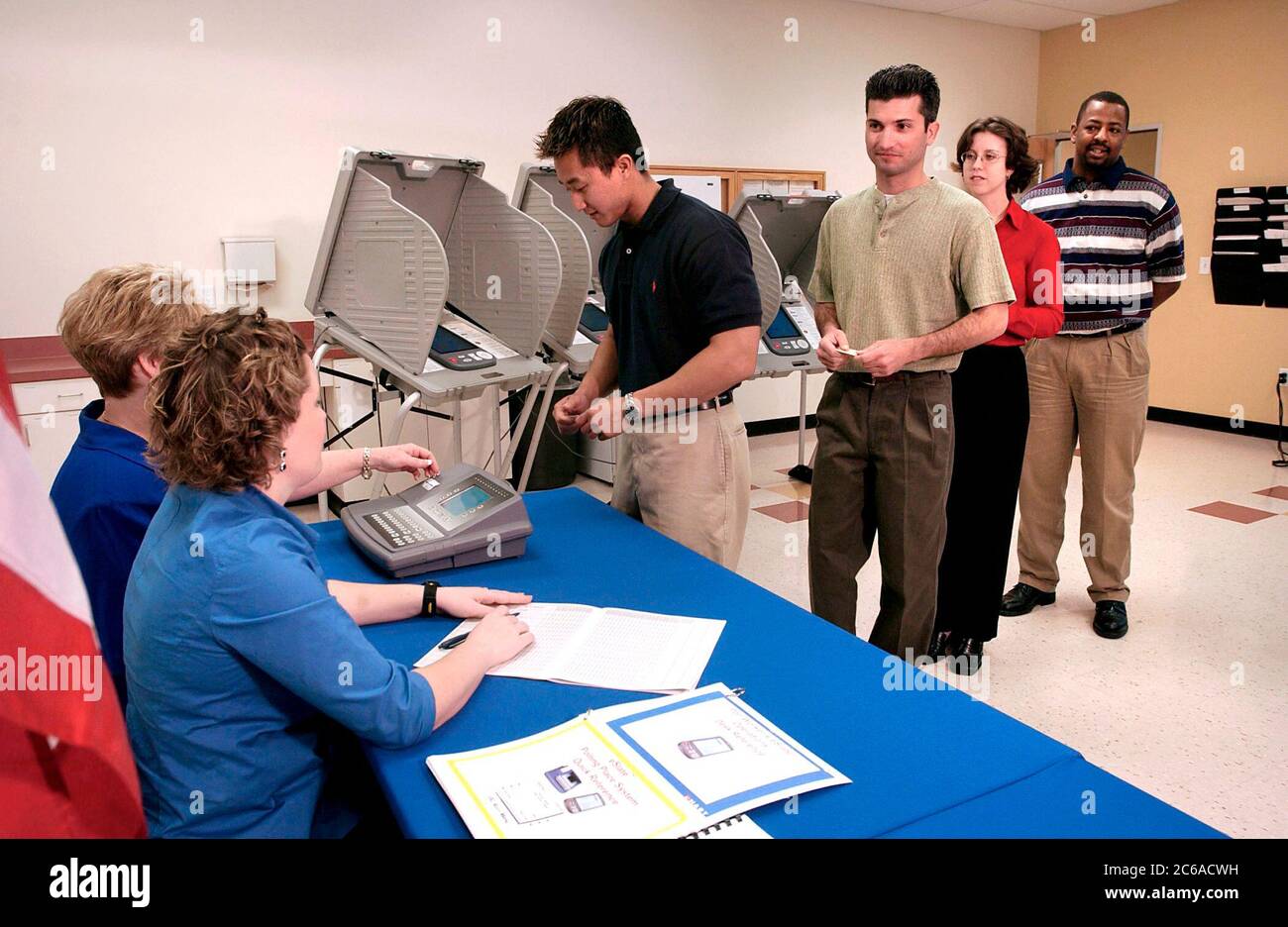 Austin, Texas USA, 6 marzo 2002: Il sistema di voto elettronico ESlate ...