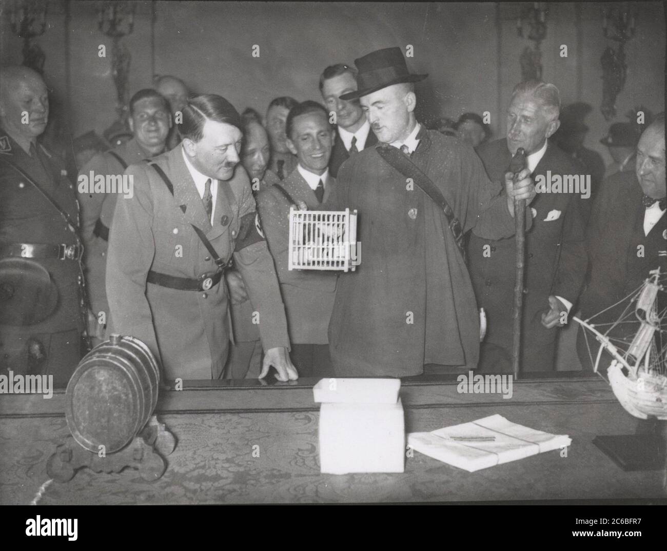 Adolf hitler fuhrer germania 1934 immagini e fotografie stock ad alta ...