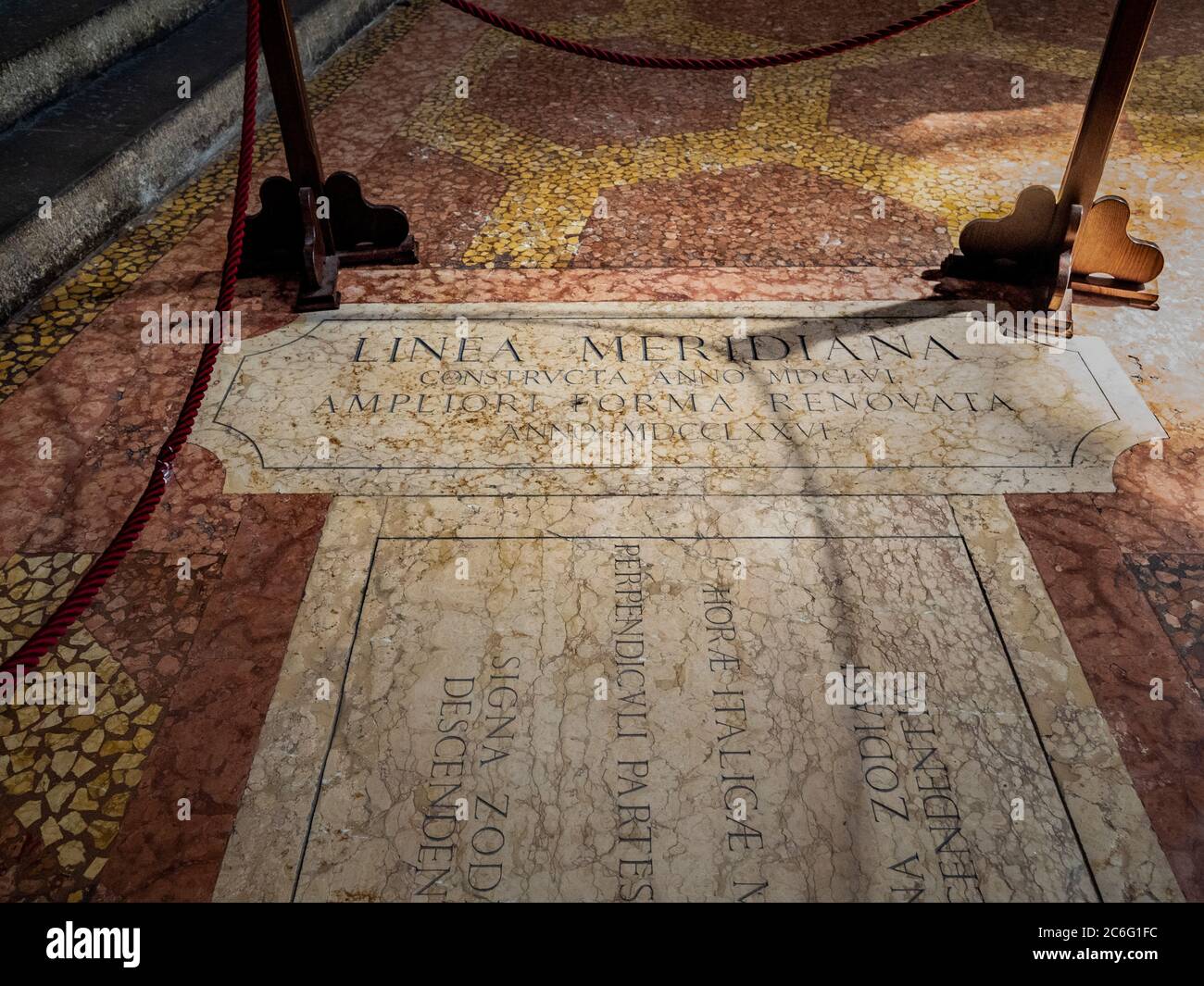 La linea meridiana interna più lunga del mondo. Basilica di San ...