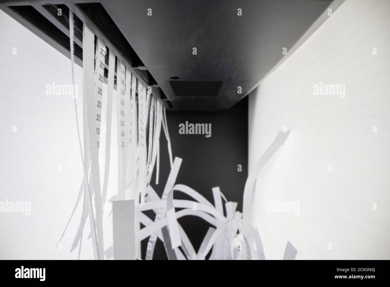 Carta triturazione immagini e fotografie stock ad alta risoluzione - Alamy