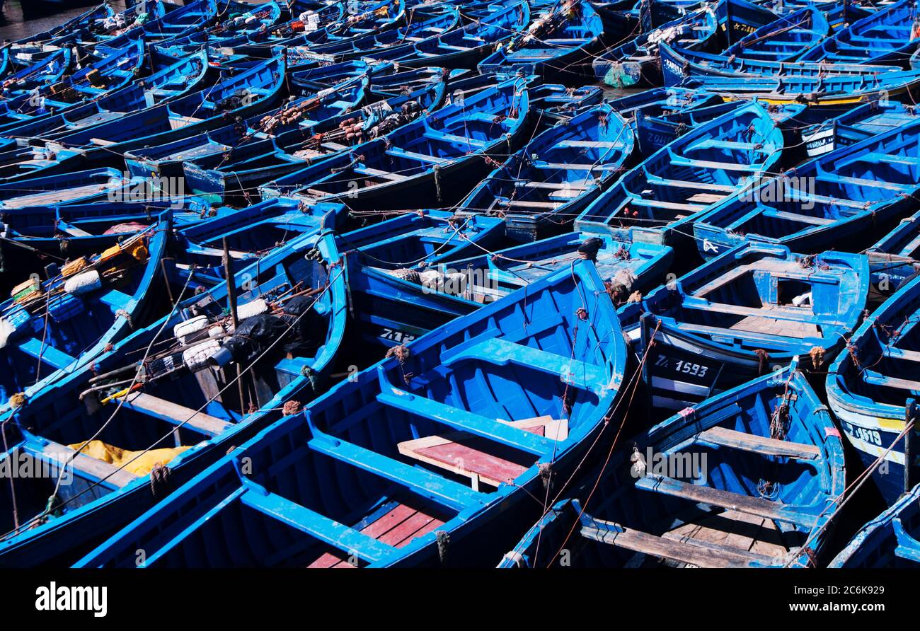 Barche da pesca blu immagini e fotografie stock ad alta risoluzione - Alamy