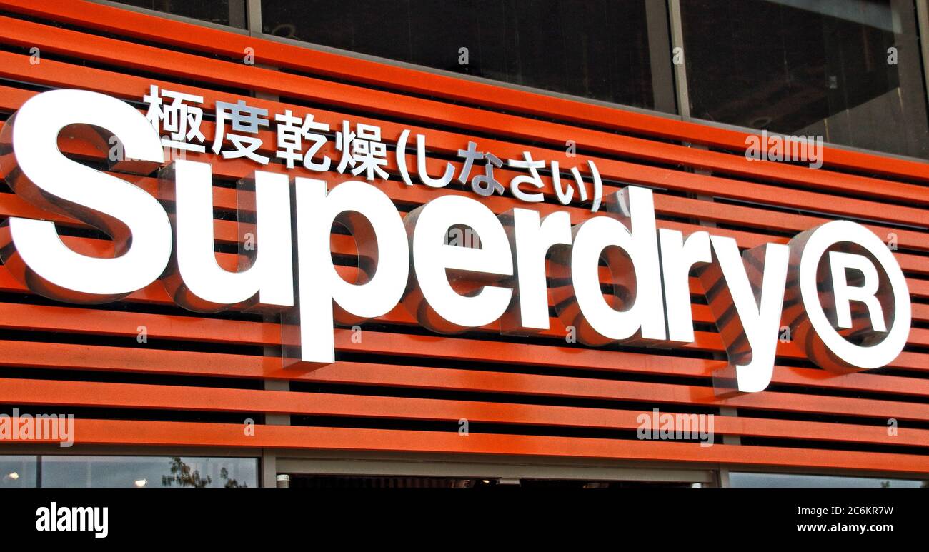 Logo superdry immagini e fotografie stock ad alta risoluzione - Alamy