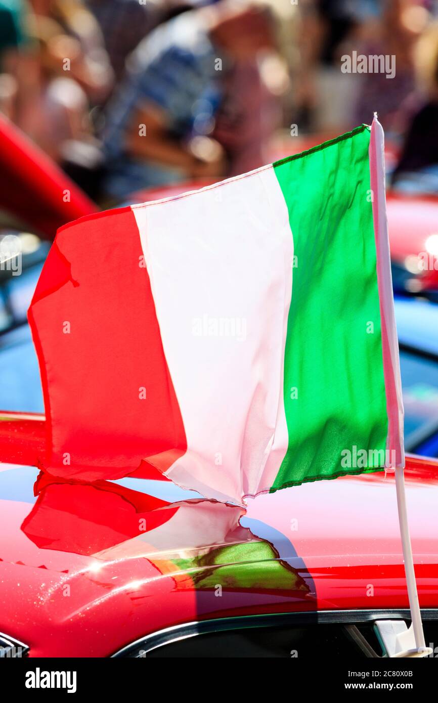 Bandiera italiana finestra immagini e fotografie stock ad alta ...