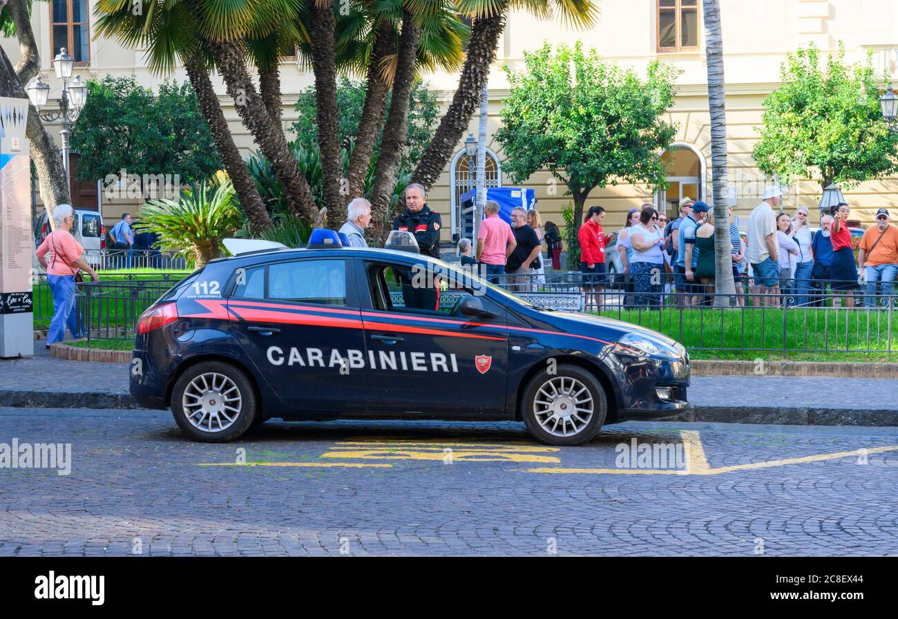 Carabinieri italiani immagini e fotografie stock ad alta risoluzione ...