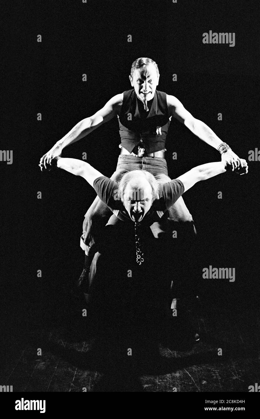 Scritto da steven berkoff immagini e fotografie stock ad alta ...