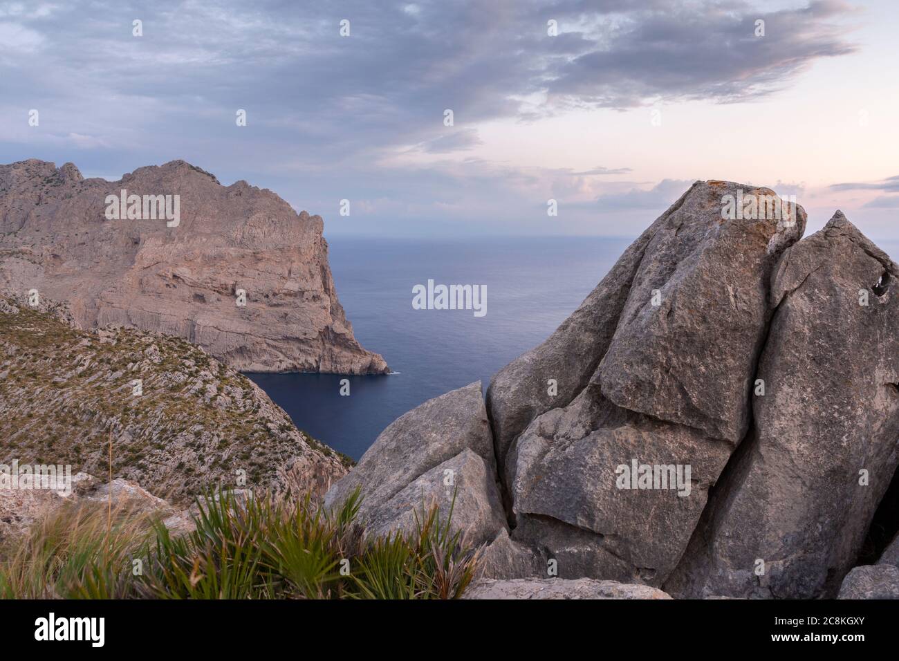 Promontori aspri immagini e fotografie stock ad alta risoluzione - Alamy