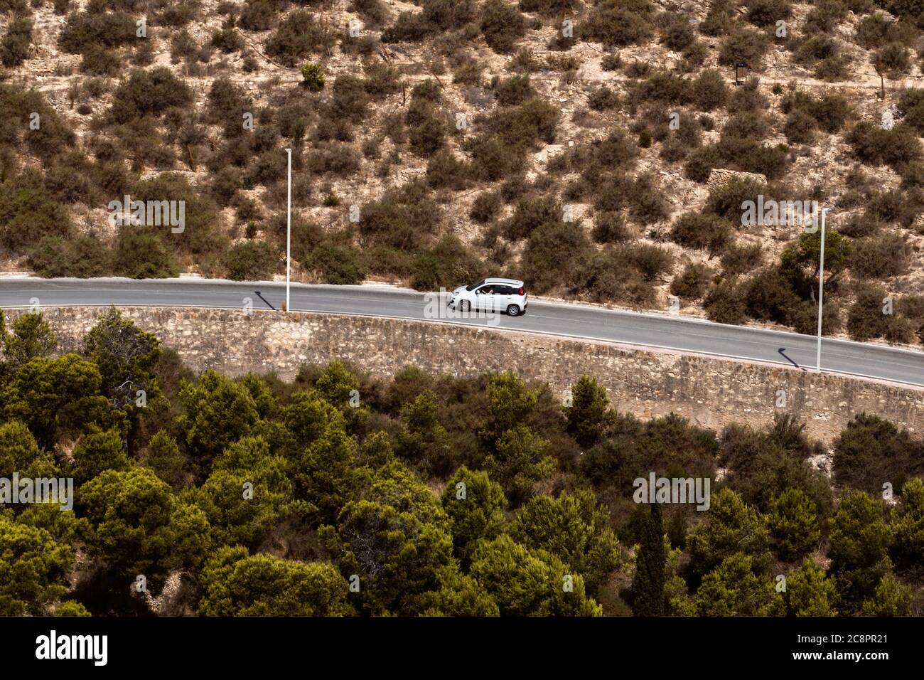 Guidare su strade di montagna immagini e fotografie stock ad alta ...