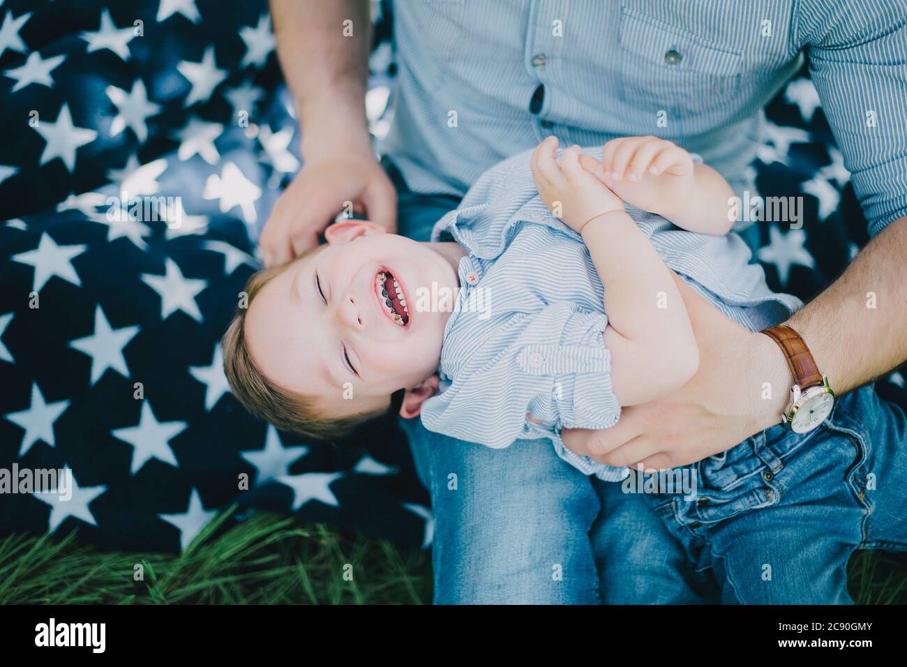 Solletico bambino immagini e fotografie stock ad alta risoluzione - Alamy