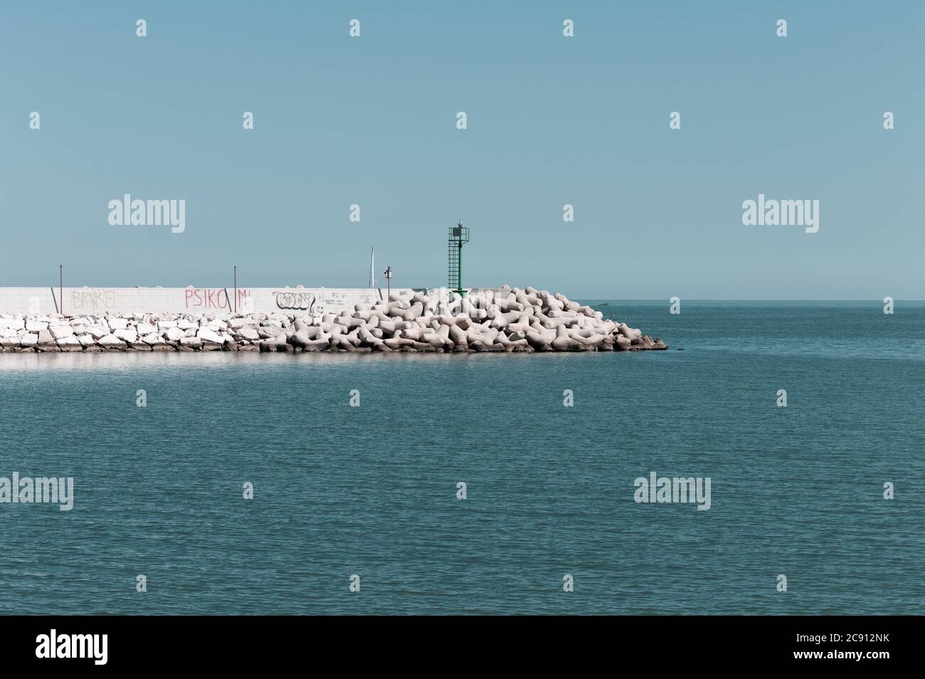 Faro All'ingresso Del Porto Immagini e Fotos Stock - Alamy