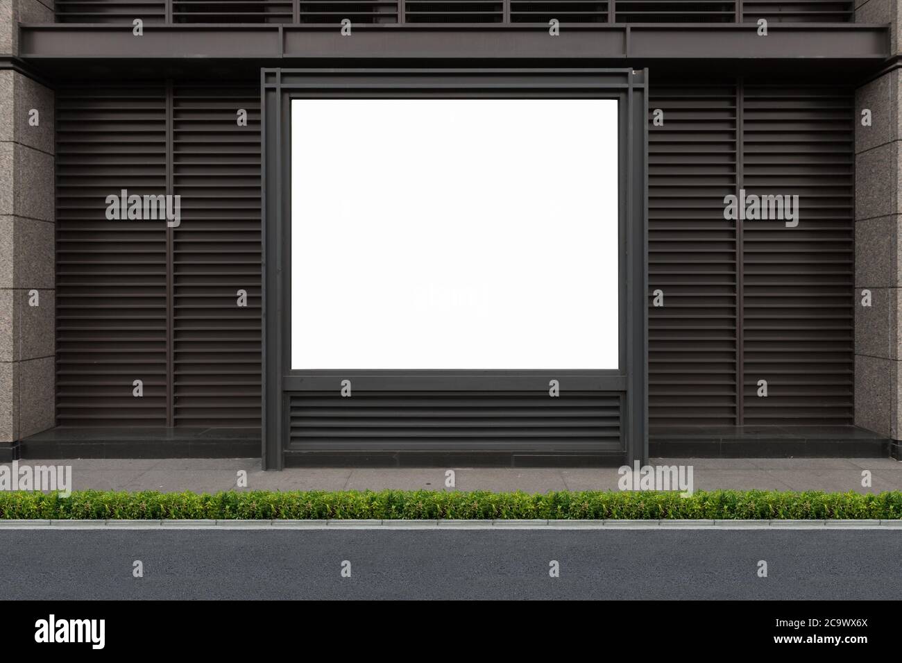 Grande cartellone vuoto su una parete stradale, banner con spazio per ...