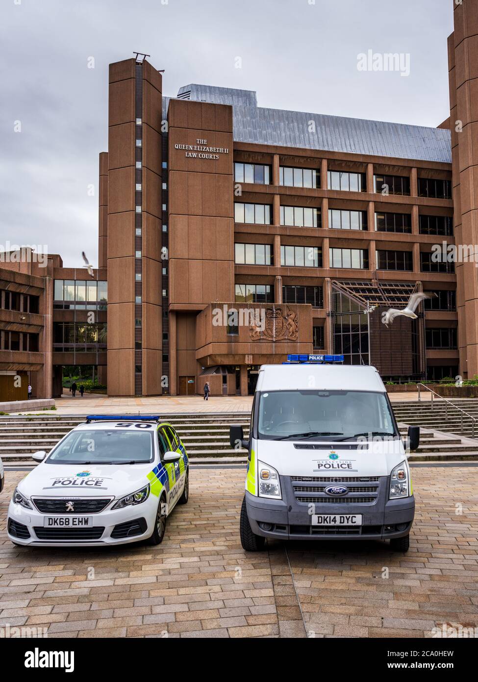 Corti della regina elisabetta ii a liverpool immagini e fotografie ...