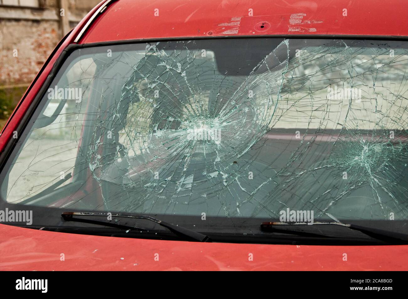 Parabrezza rotto dell'auto immagini e fotografie stock ad alta ...