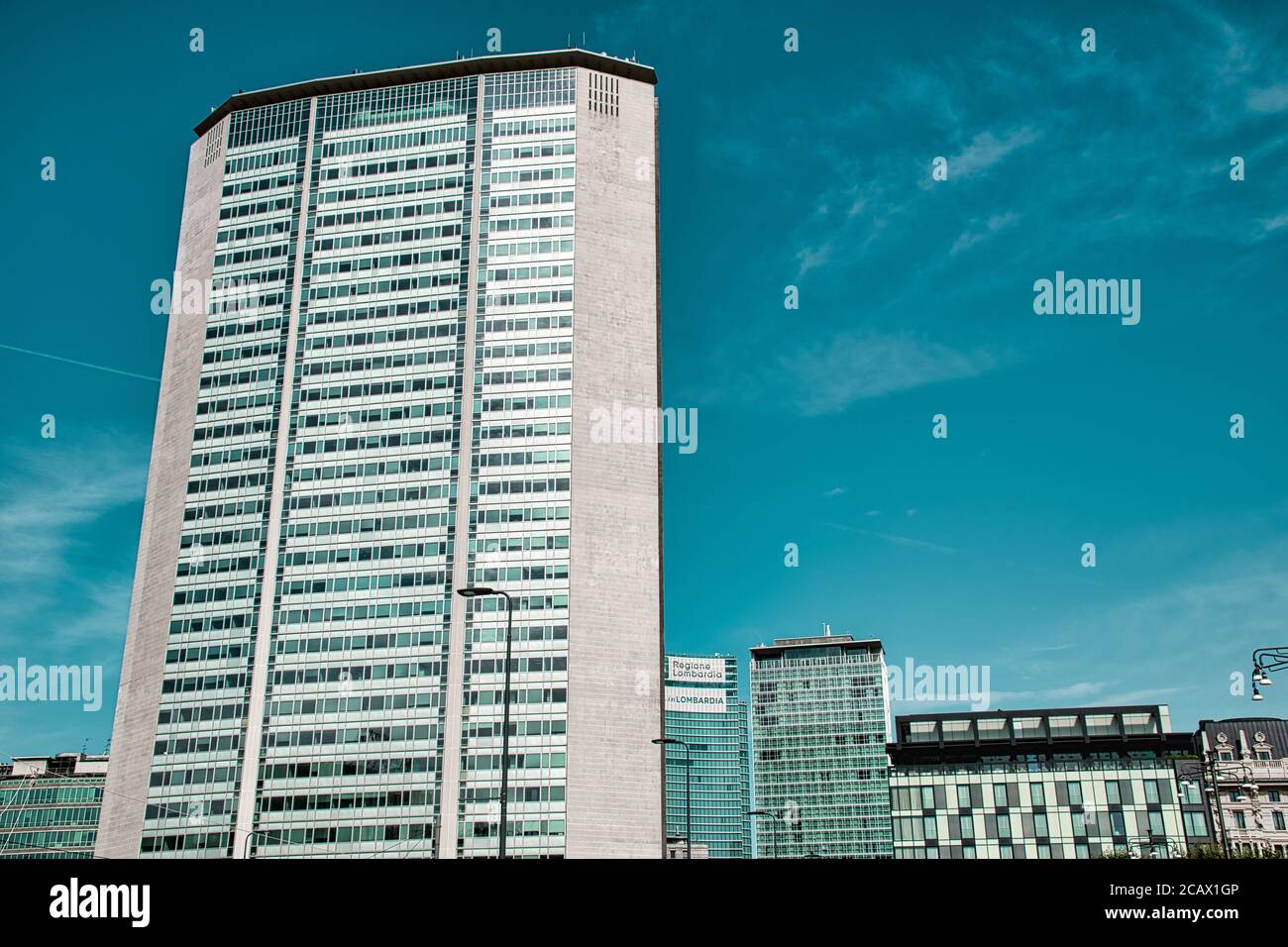 Grattacielo pirelli immagini e fotografie stock ad alta risoluzione - Alamy