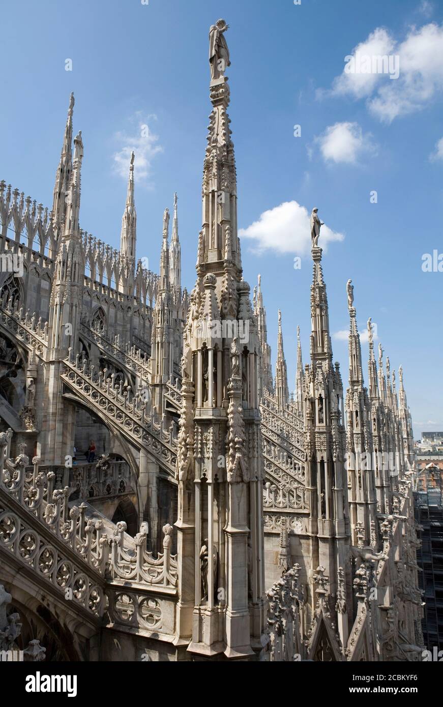 Veduta delle guglie e delle statue Cattedrale di Milano, Milano ...