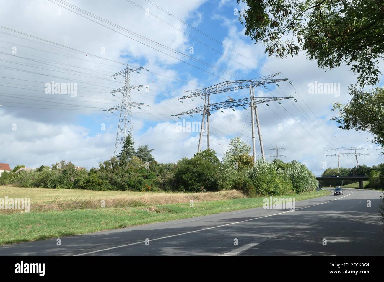Cavi elettrici aerei di pericolo immagini e fotografie stock ad alta ...