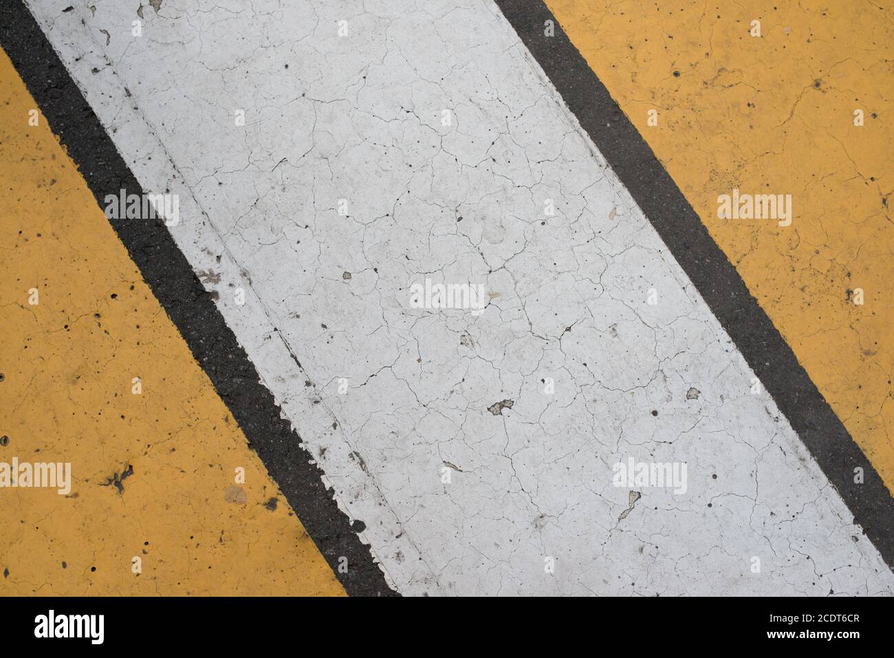 Asphalt road texture yellow stripe immagini e fotografie stock ad alta ...