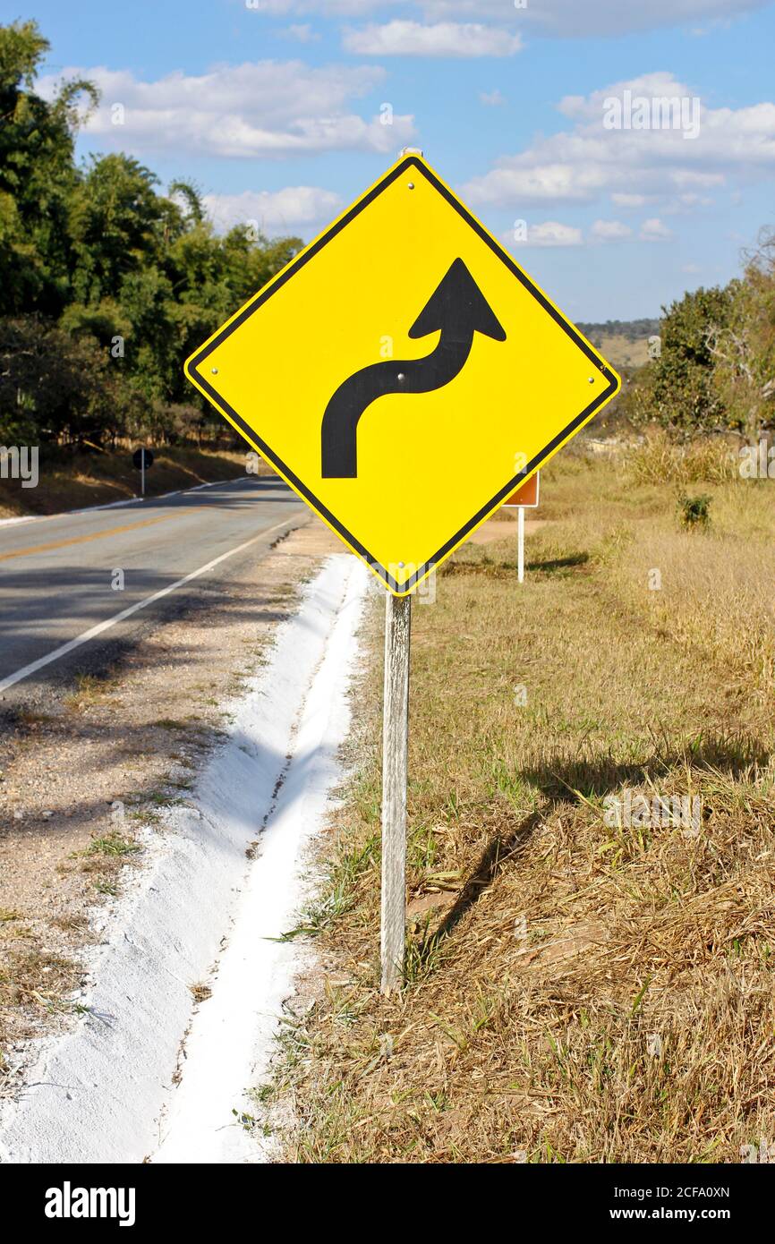 Sharp curve warning sign immagini e fotografie stock ad alta ...