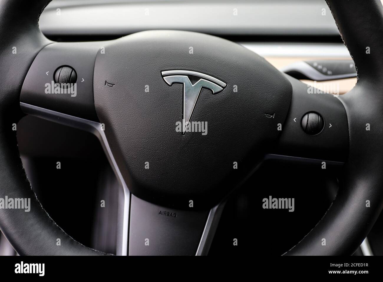 Tesla model 3 immagini e fotografie stock ad alta risoluzione - Alamy