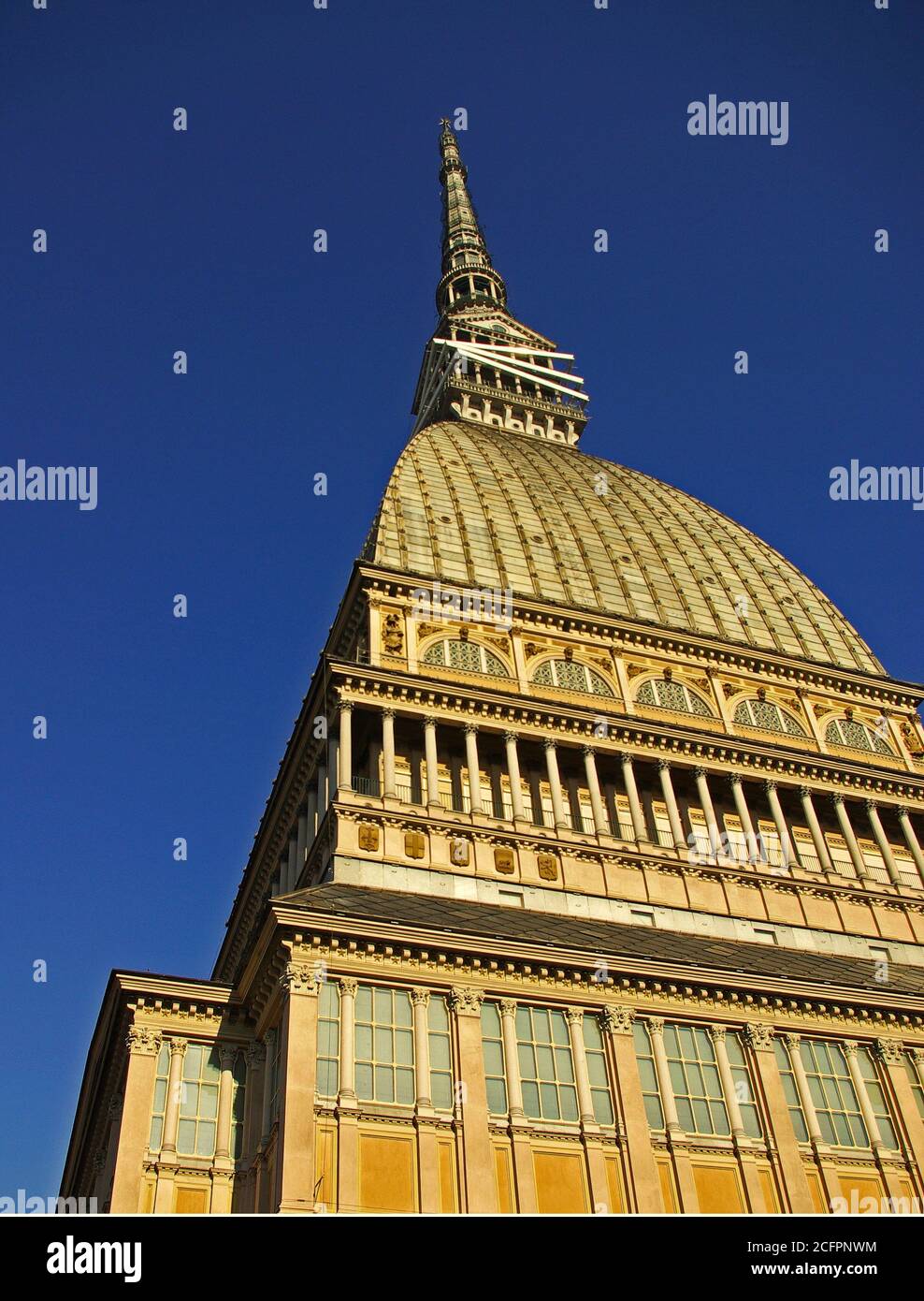 Colore e monumento della città di Torino. Torino è la capitale del ...