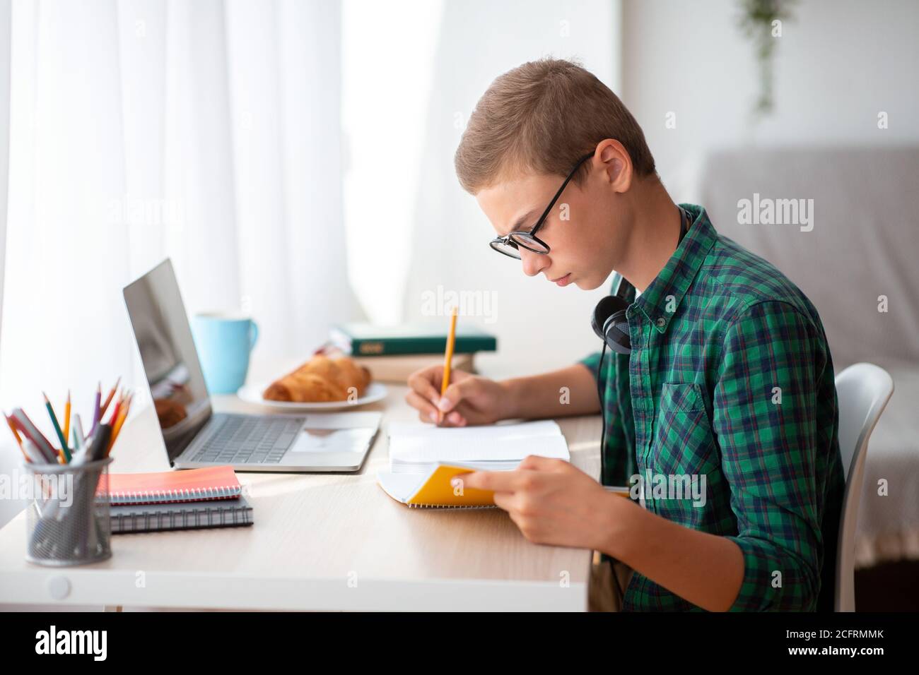 Compiti A Casa Bambino Immagini e Fotos Stock - Alamy