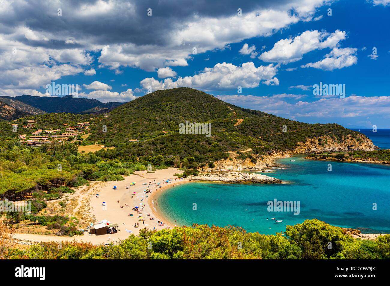 Spiaggia di su Portu vicino a Spiaggia di Chia SA Colonia e famosa ...