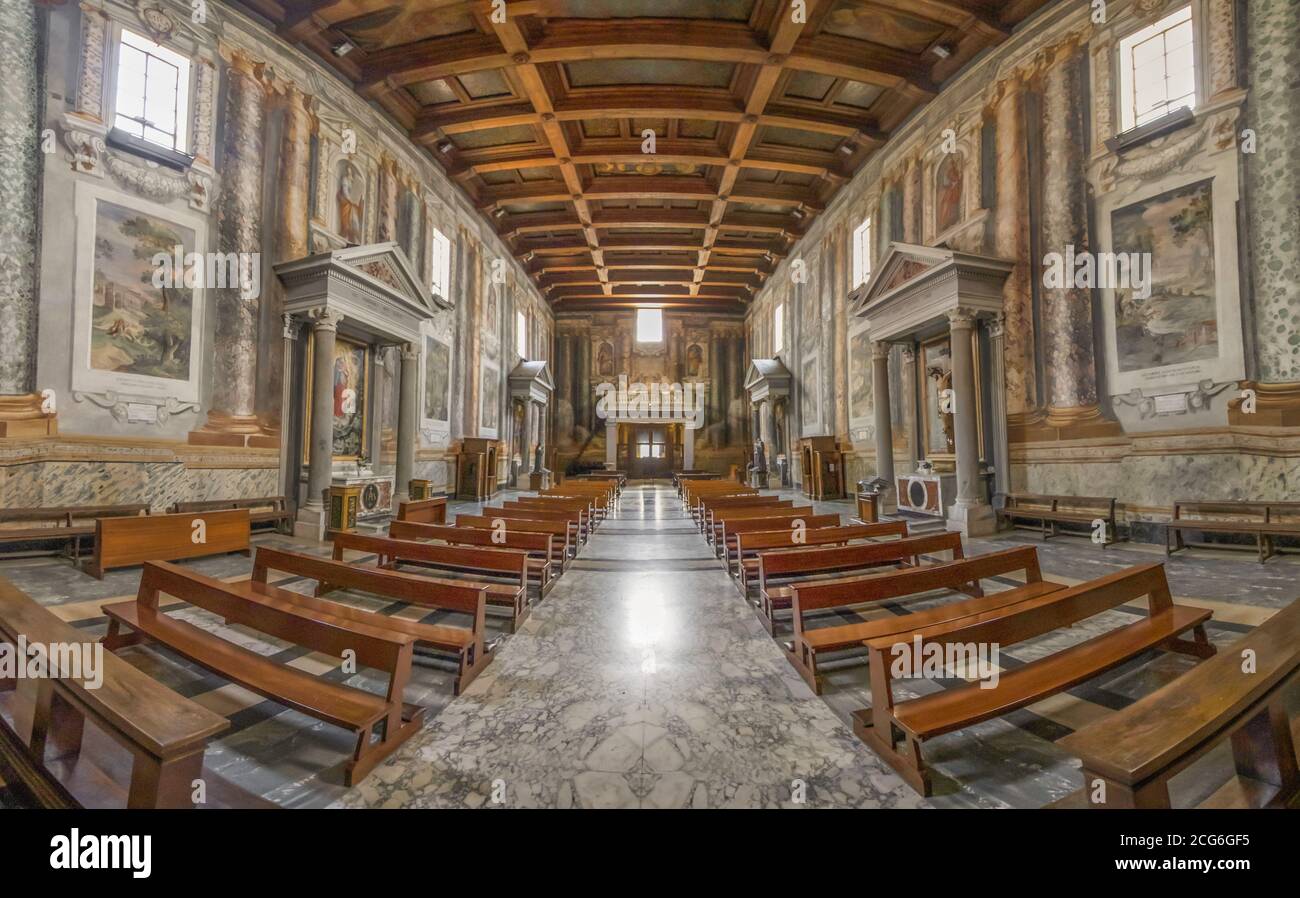 Sede del Vaticano e centro principale del cattolicesimo, Roma espone ...