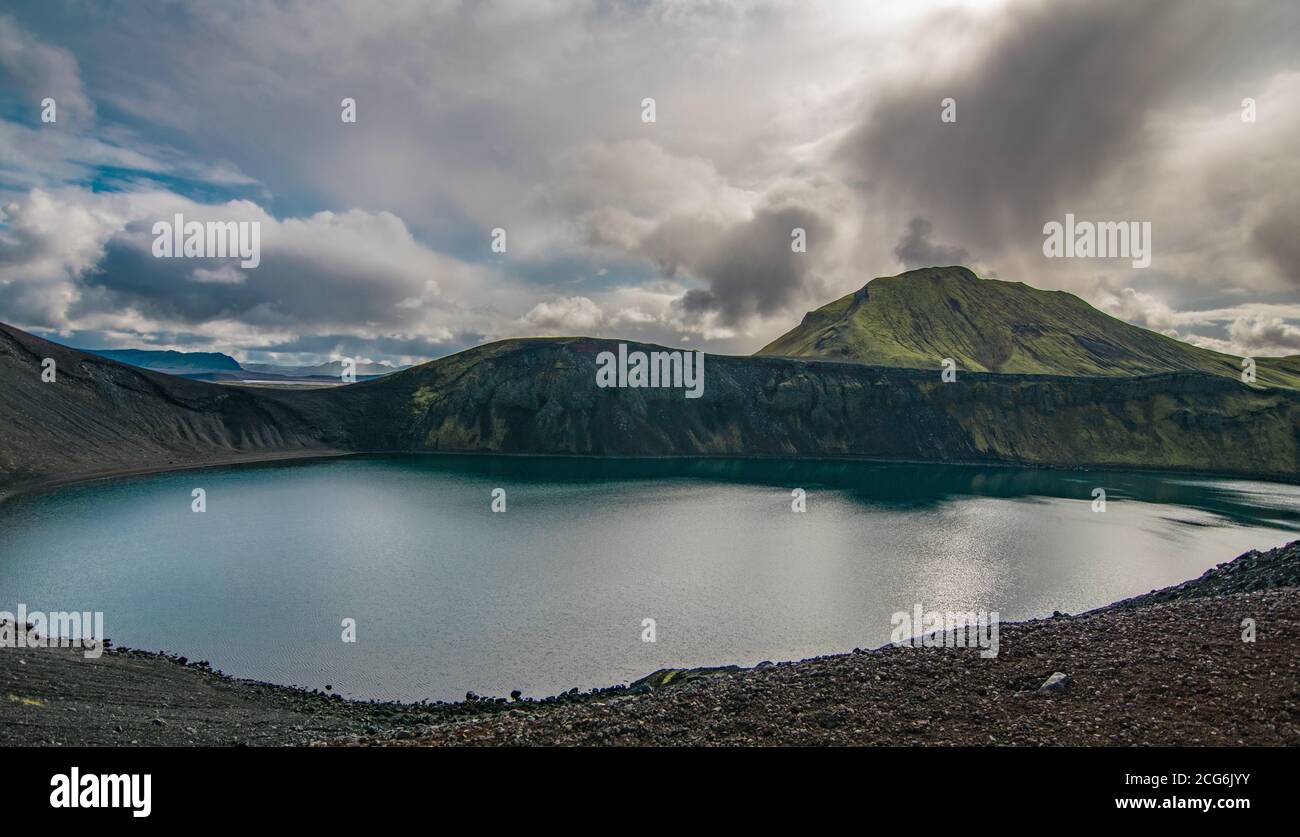 Lago vulcanico immagini e fotografie stock ad alta risoluzione - Alamy
